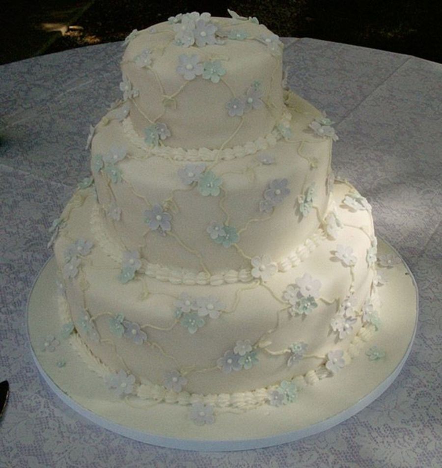 Simple Floral Cake - CakeCentral.com