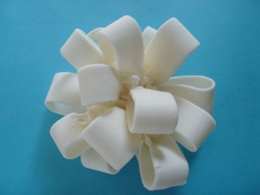 Fondant Loop Bow - CakeCentral.com