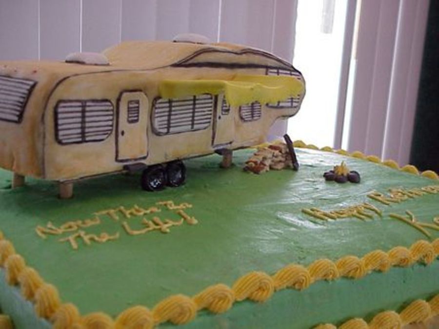 Camper_Cake_4.jpg - CakeCentral.com