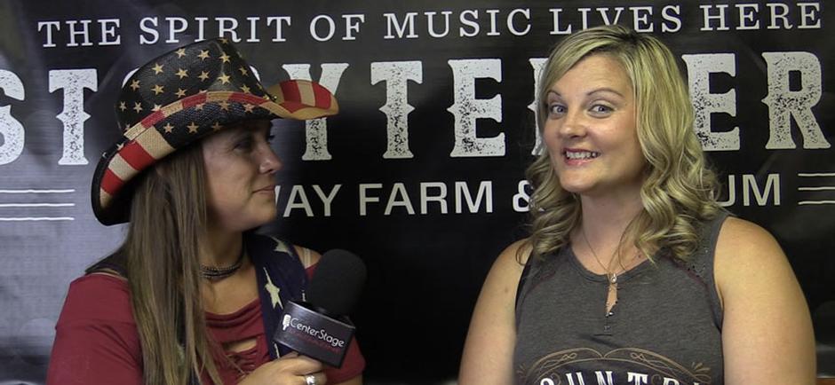 Julia Neville deliversa a beautiful performance at Alley Taps during ...