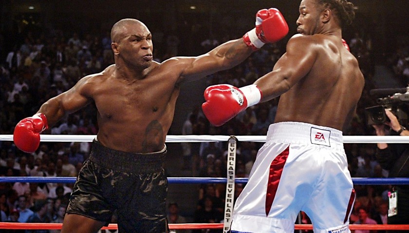 Guantone da boxe autografato da Mike Tyson in teca - CharityStars