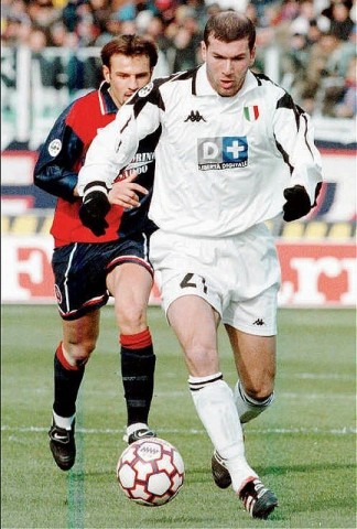 Zidane Official Juventus Signed Shirt, 1998/99 - CharityStars