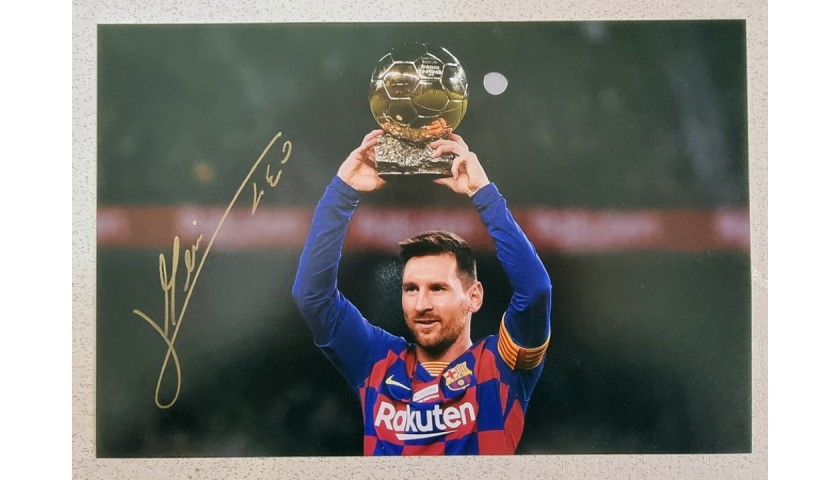 Lionel Messi Signed Photograph - CharityStars