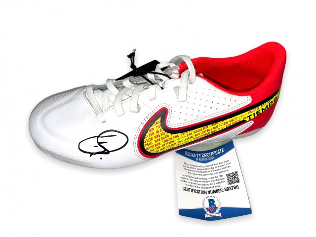 Soccer Boot Signed by Vini Jr. - CharityStars