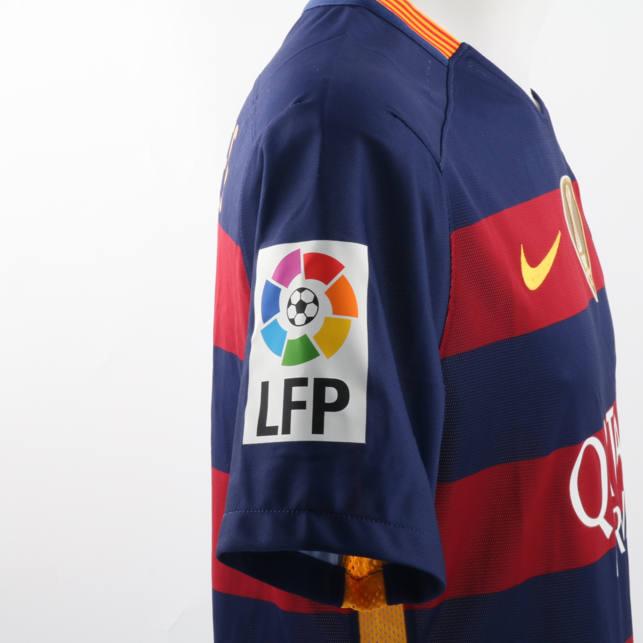 Dani Alves Barcelona shirt, issued/worn Liga 15/16 - signed - CharityStars