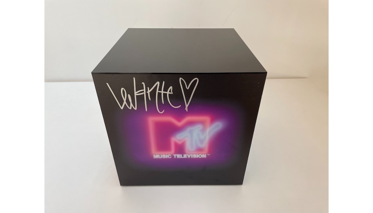 Levante Signed MTV Box - CharityStars