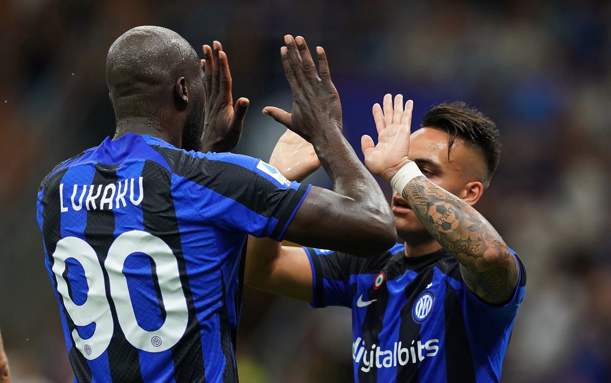 Official Inter Pennant, 2022/23 - Signed by Lukaku and Lautaro ...