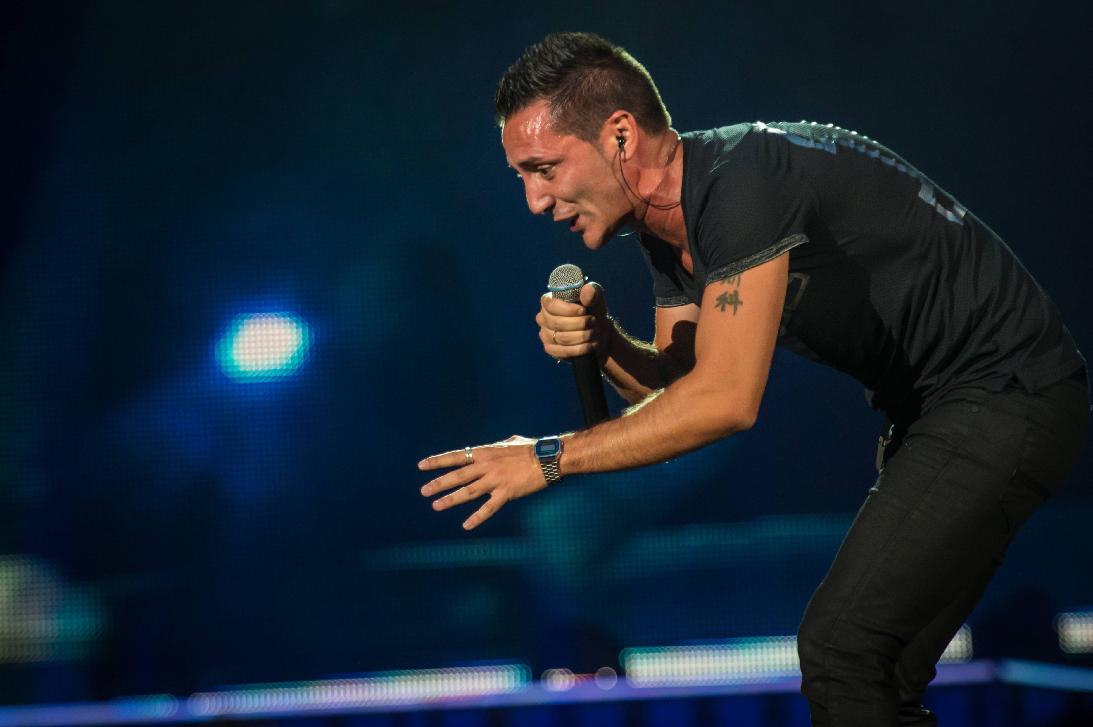 #10 Shirt Worn and Signed by Kekko from Modà - CharityStars