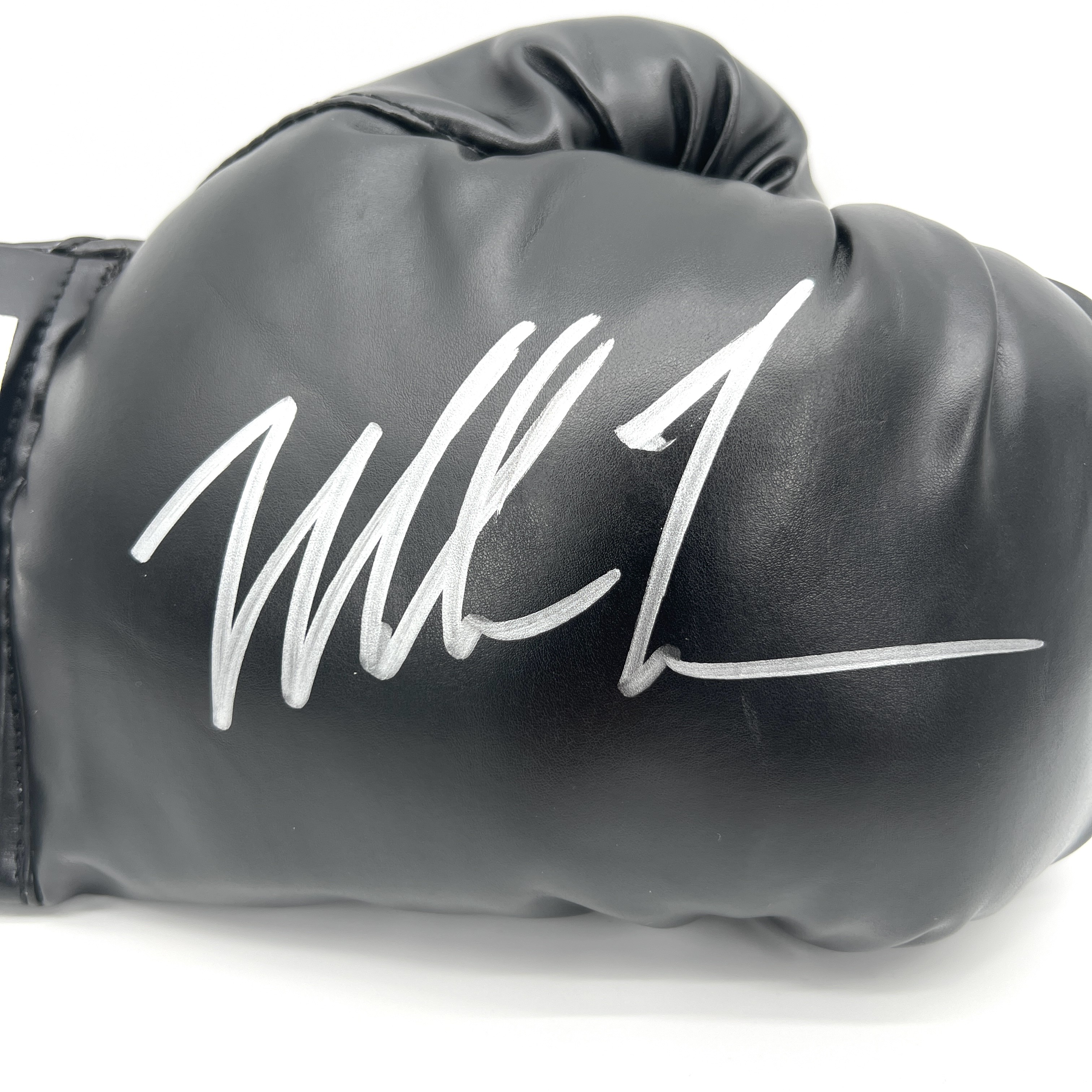 Guantone da boxe autografato da Mike Tyson in teca - CharityStars
