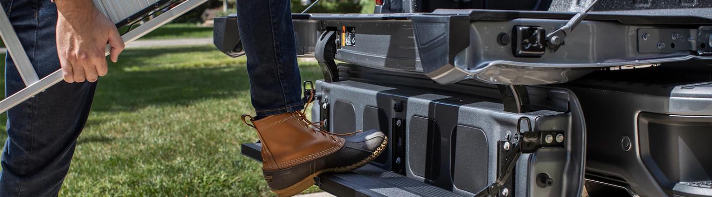 The Silverado’s Multi-Flex Tailgate | Spitzer Chevy North Canton