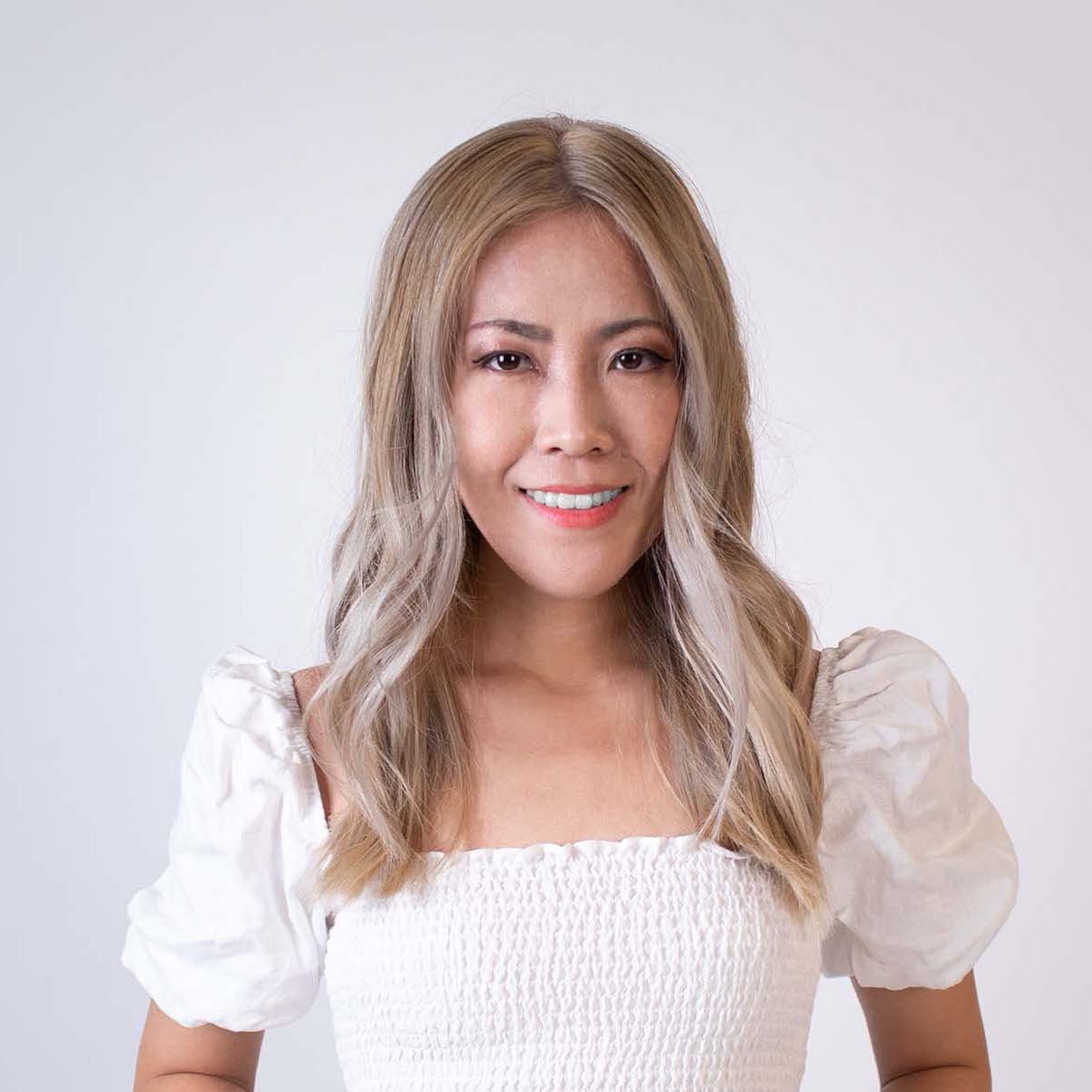 Stella Guan - Brand Identity & Online Learning Expert - Clarity