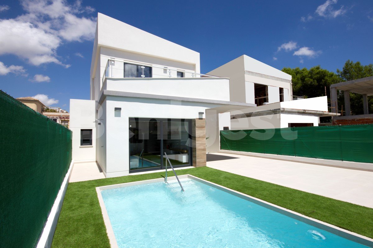 Villa for sale in Heredades - €245,900 (NB013)