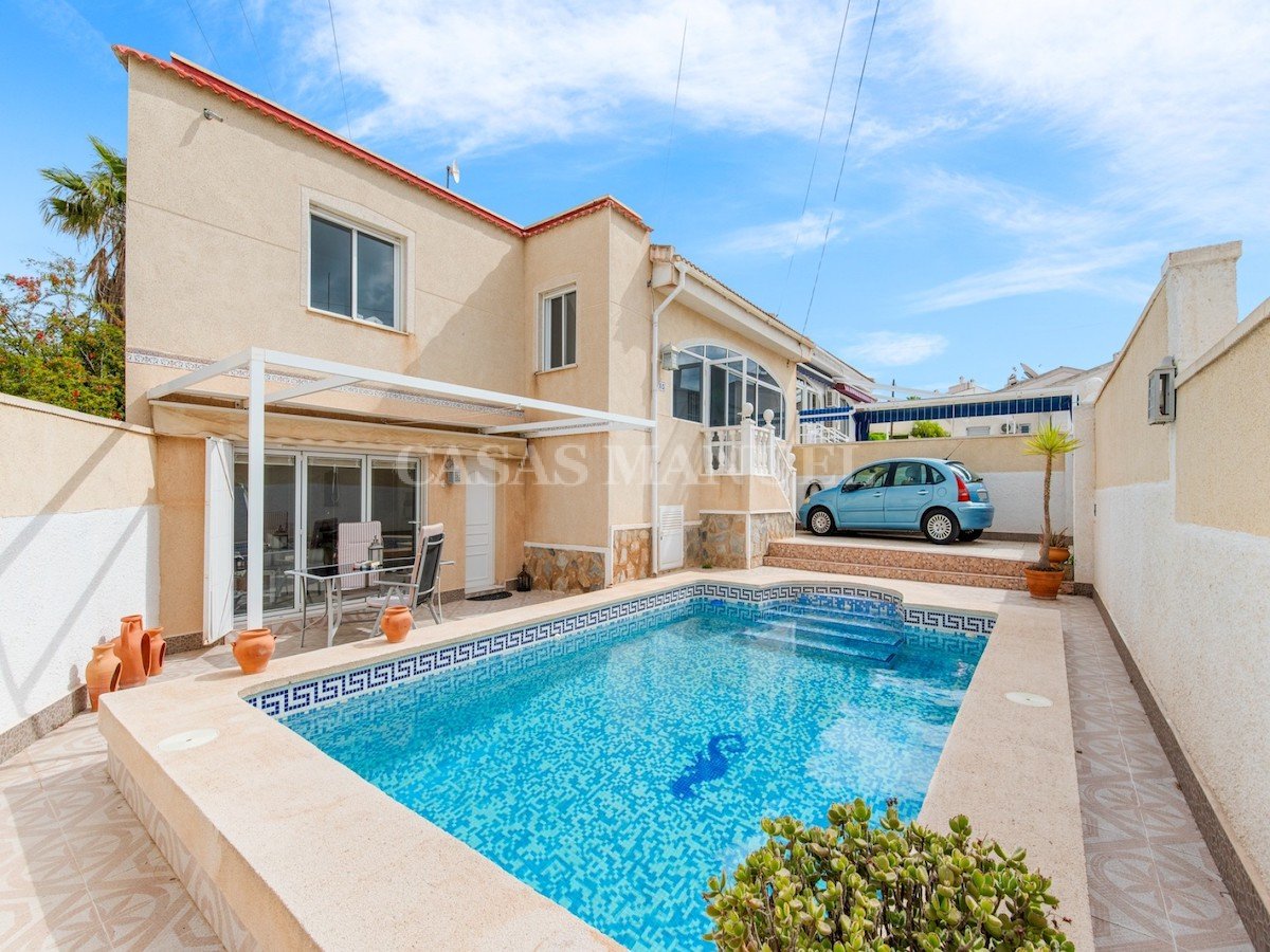 Villa for sale in Ciudad Quesada - €199,000 (CM9792)