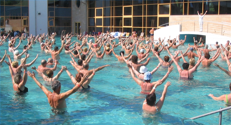 How to Exercise With a Water Aerobics Routine | Healthy Living