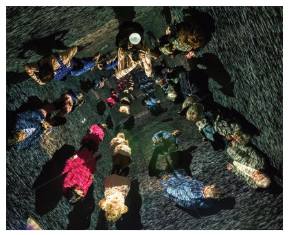 Infinity in a 12-foot Cube | Epson US