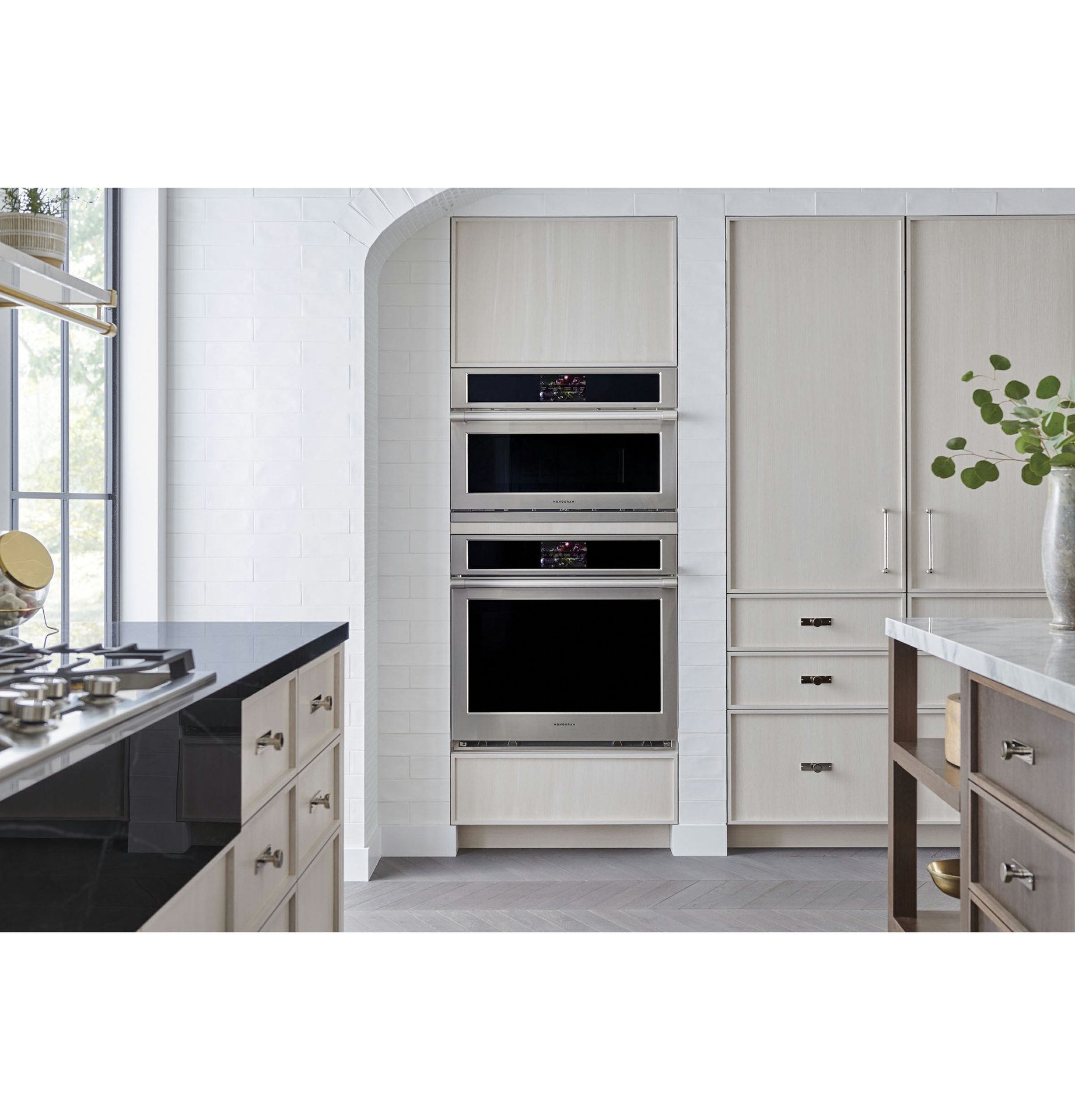 The Monogram 5-in-1 Oven with Advantium® Technology features flexible ...