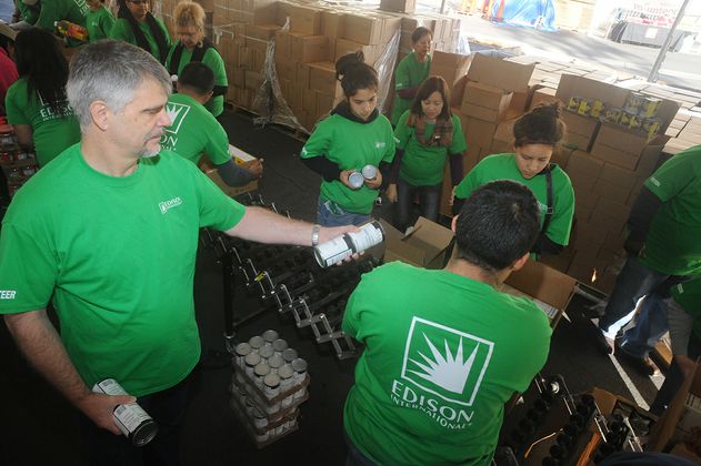 Edison International Volunteers Help Nourish a Worthy Cause | Edison ...