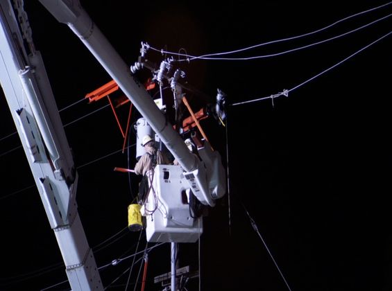 SCE Crews Work Through the Night After Lightning Strikes Visalia ...