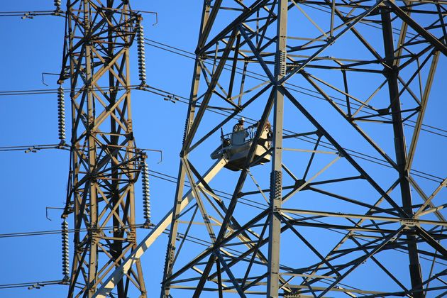 Helicopter Pulls Power Lines Across 57 Freeway as SCE Continues Work on ...