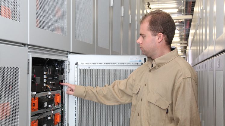 SCE Unveils Largest Battery for Storing Electricity in North America ...