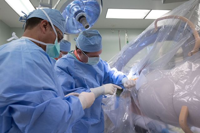 UCLA live-tweets surgery to implant brain pacemaker while patient ...