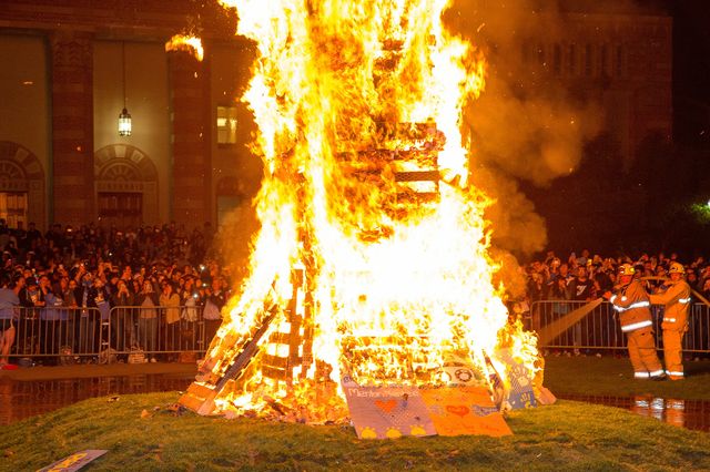 Photo | "Beat 'SC" bonfire and rally | UCLA