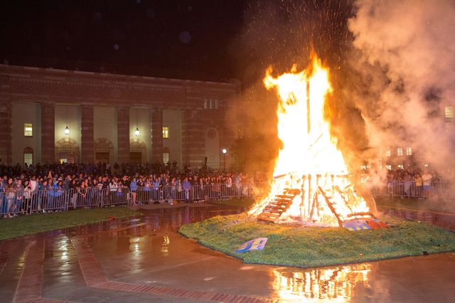 Photo | "Beat 'SC" bonfire and rally | UCLA