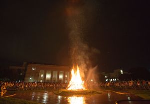 Bruin fans light up the night in anticipation of upcoming battle with ...
