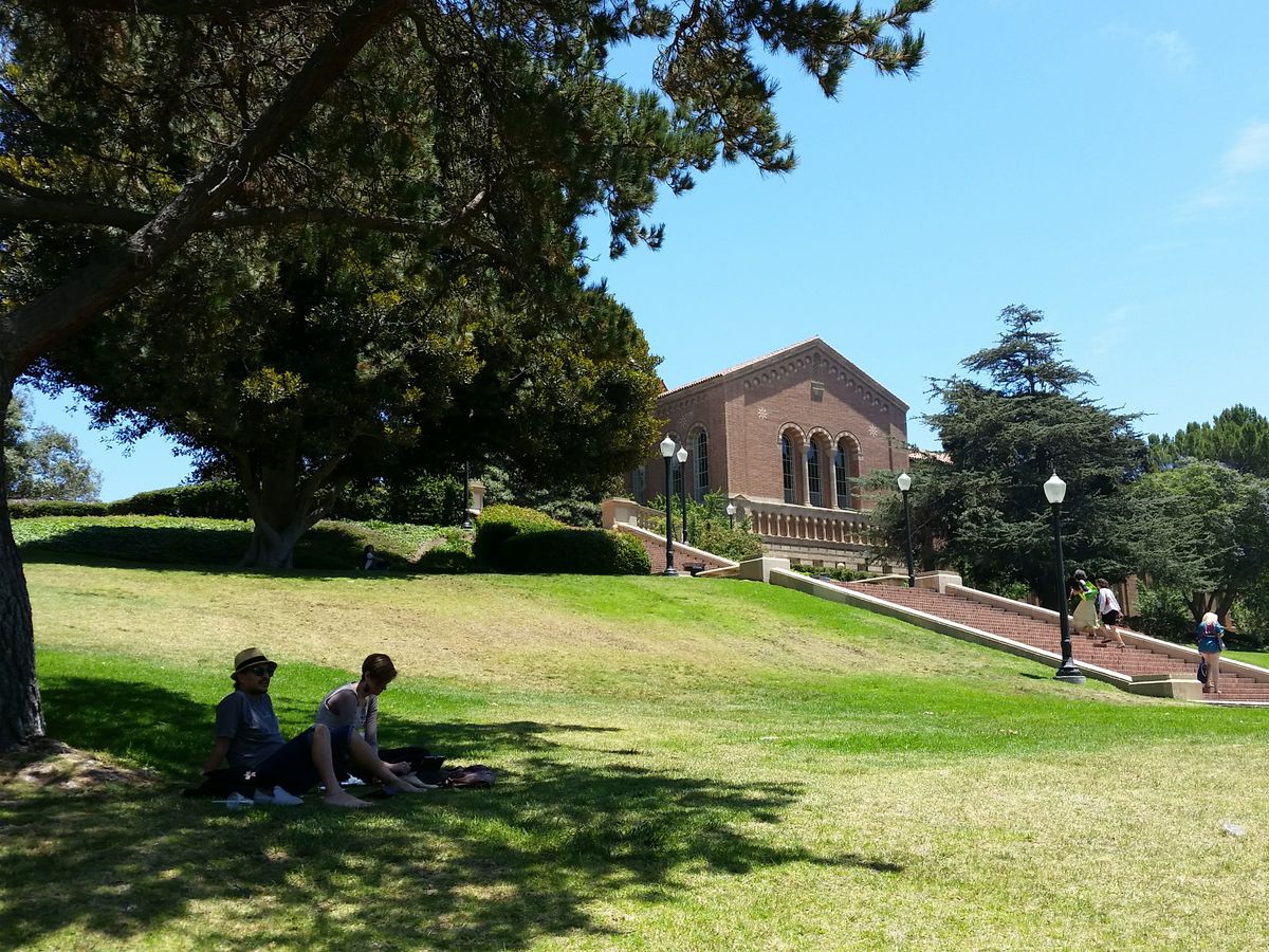 Summer brings UCLA campus a different vibe | UCLA