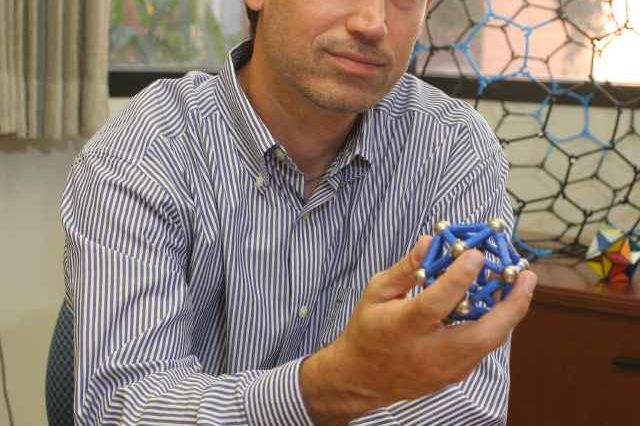 Todd Yeates wins prestigious award in computational biosciences | UCLA