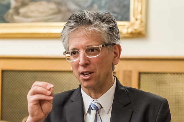 Cancer researcher receives $100,000 award to study gene therapies | UCLA