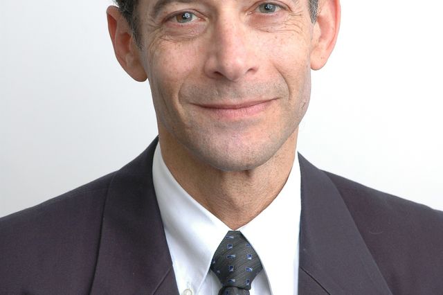 Endowed chair in geriatrics expanded thanks to foundation support | UCLA