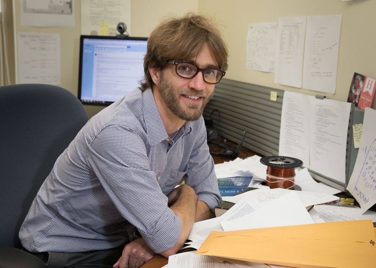 Physicist wins award to support quantum information science research | UCLA