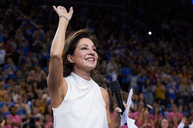 UCLA's Miss Val feels the love at final Pauley Pavilion meet | UCLA