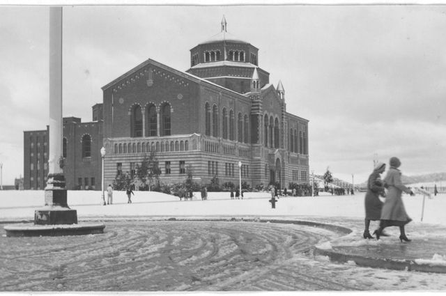 Lovely weather for a … 2023–24 holiday closure guide! | UCLA