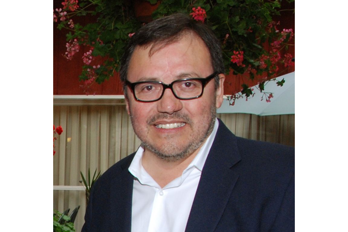 Physical sciences dean elected a fellow of the American Chemical ...