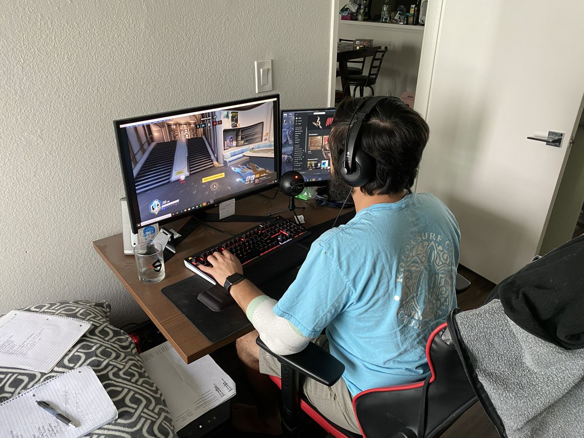 While traditional sports sit on the bench, UCLA’s esports teams play on ...