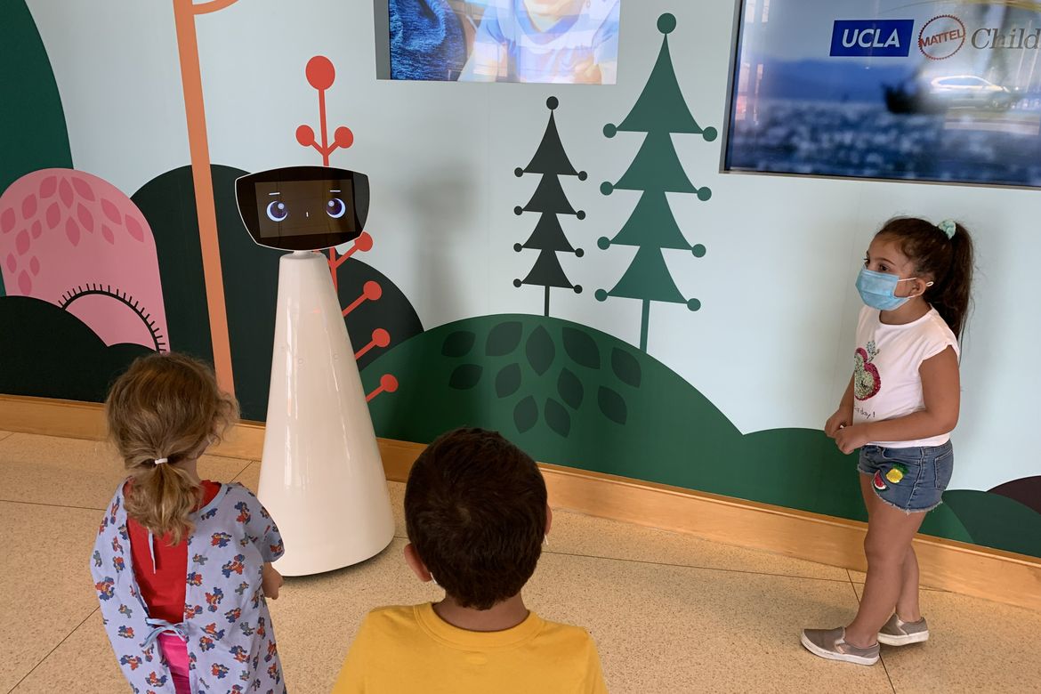 Photo | Kids with Robin | UCLA