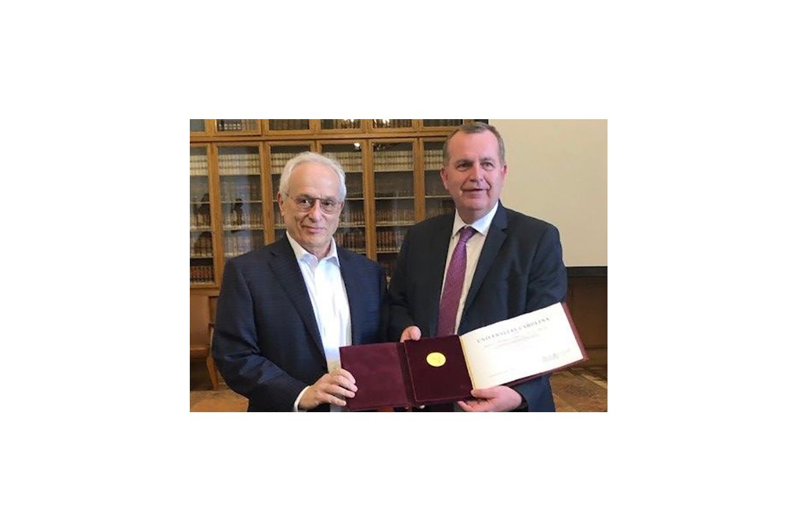 Dr. Tomas Ganz honored by Charles University in Prague | UCLA