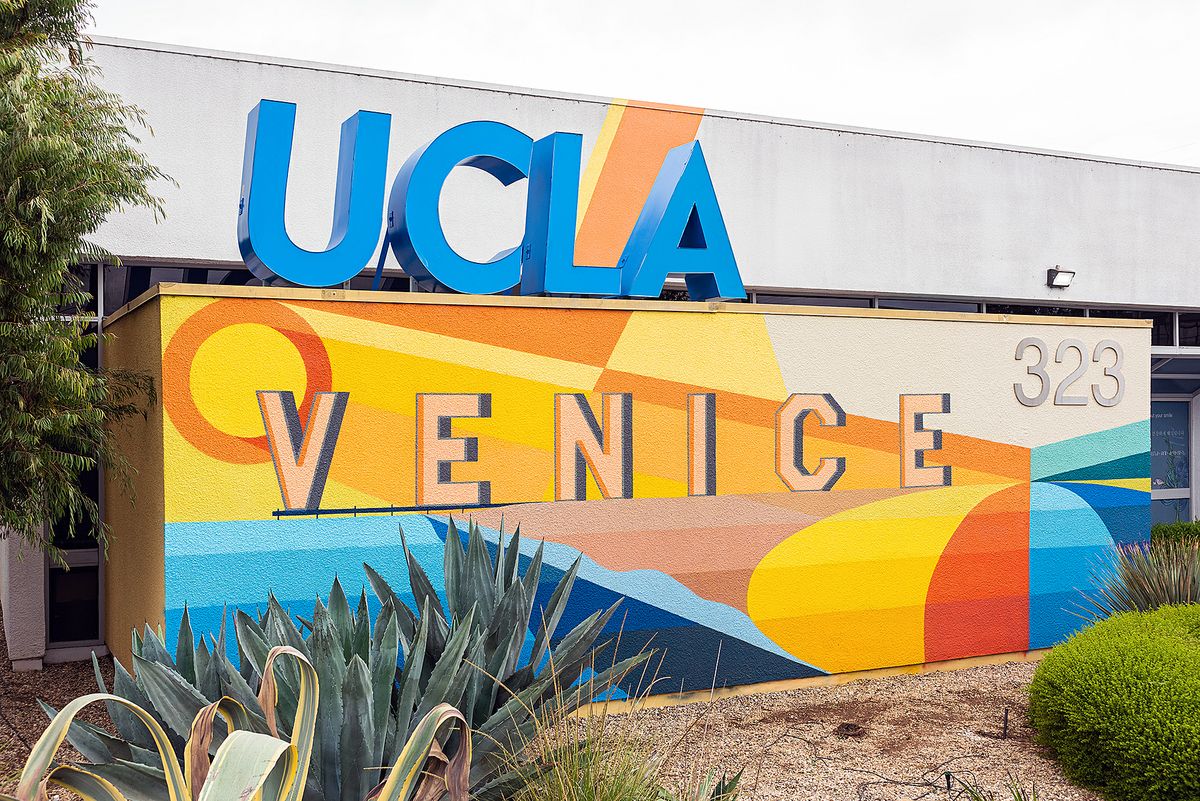 Photo | UCLA Venice dental clinic mural | UCLA