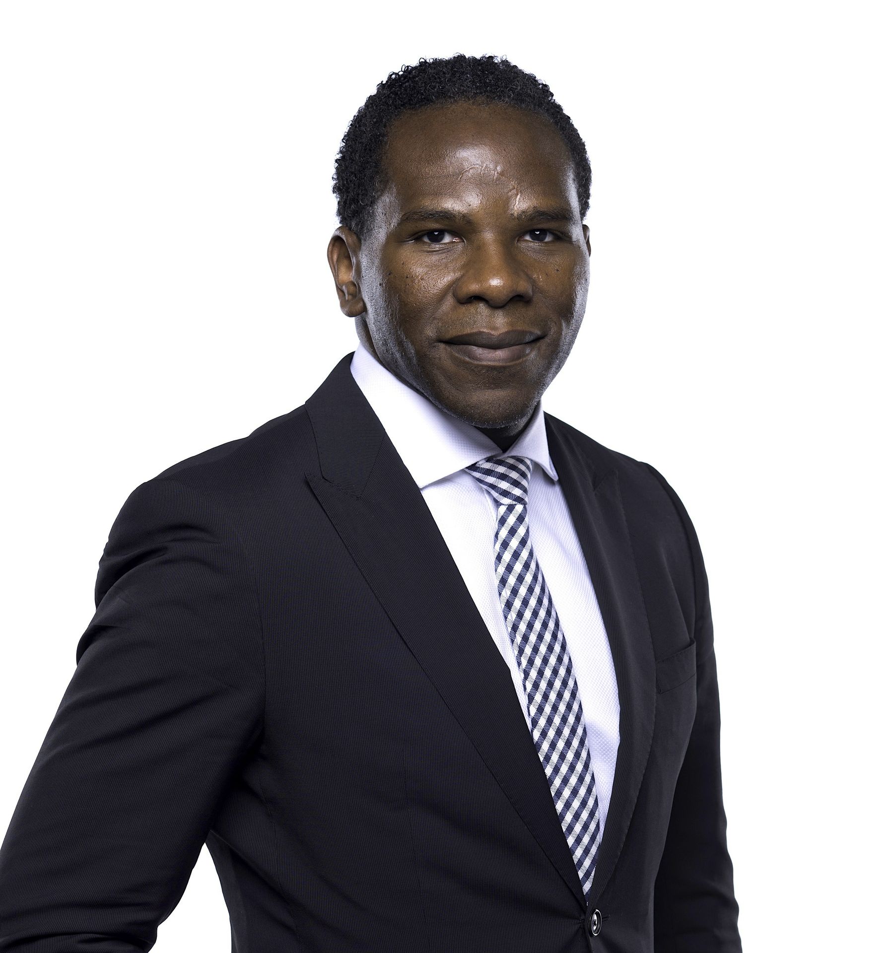 Dr. Olujimi Ajijola receives science diversity leadership award | UCLA