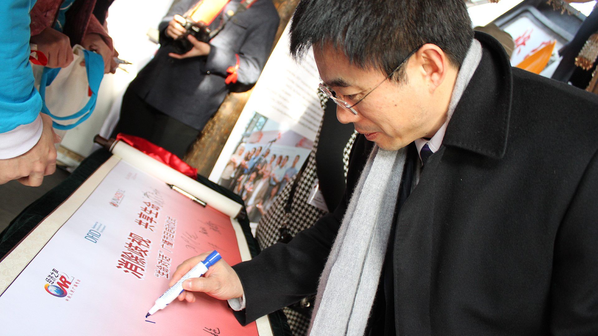 Dr. Zunyou Wu wins World Health Organization award | UCLA