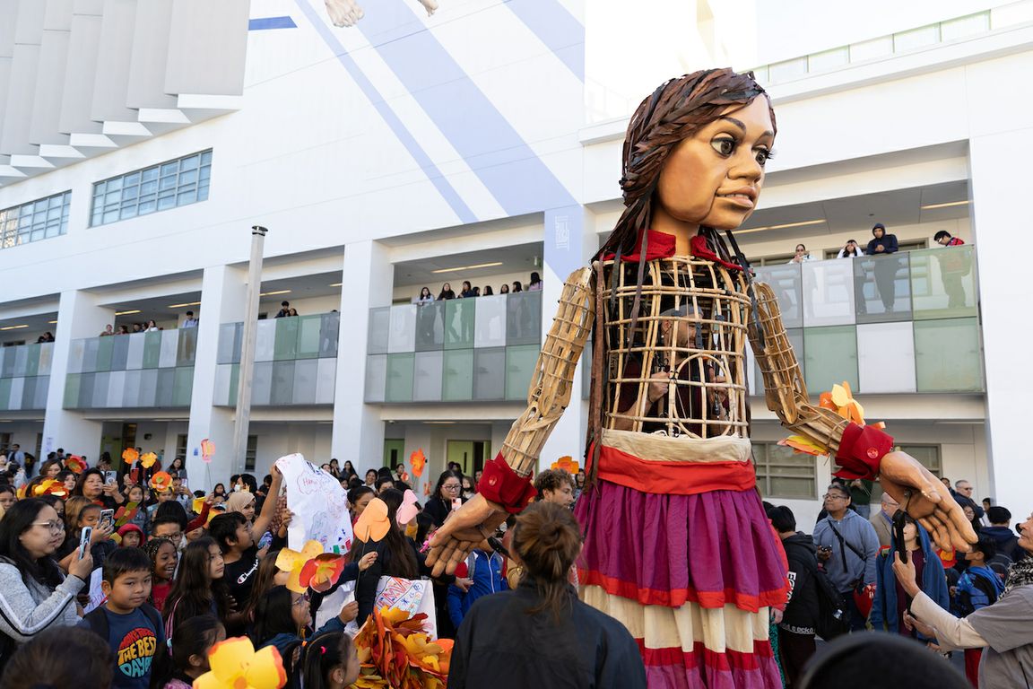 12 feet of hope: ‘Little Amal’ the refugee has a big impact at UCLA ...