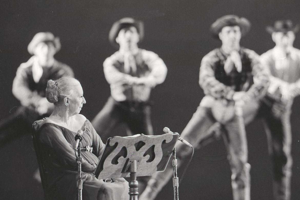 Photo | Agnes de Mille watching Joffre Ballet dancers | UCLA