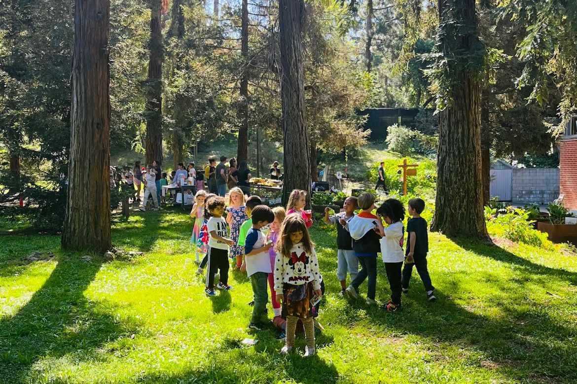 Photo | Kids from the UCLA Lab School explore the school’s surroundings ...