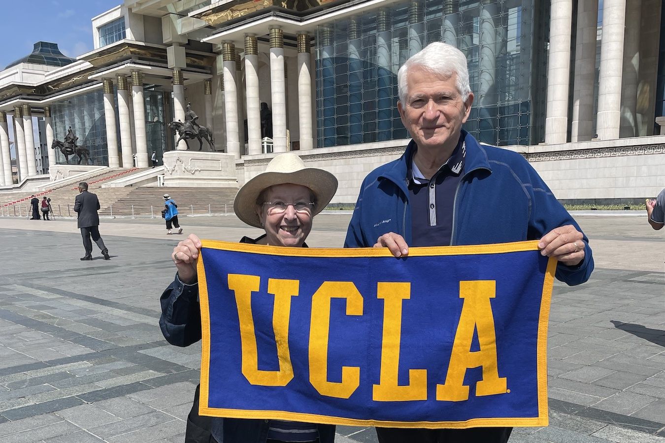 Photo | Carol and Gene Block hold up UCLA banner | UCLA