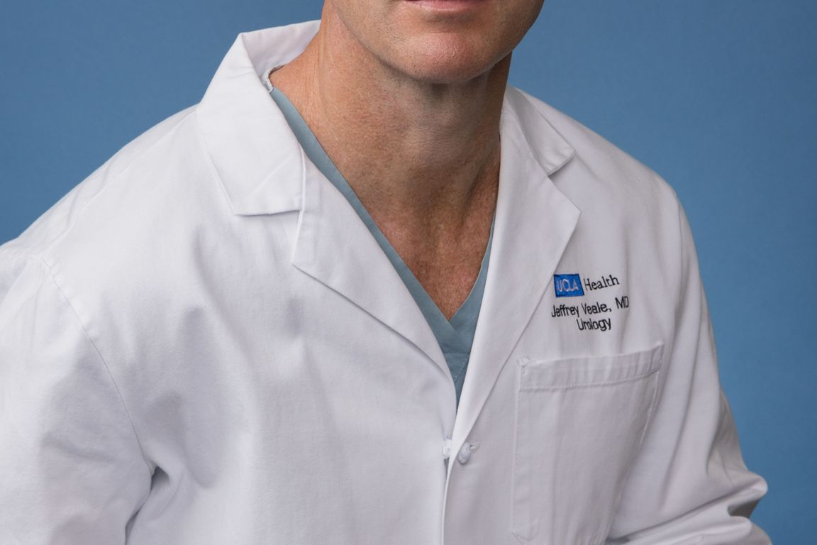 Dr. Jeffrey Veale receives Terasaki Medical Innovation Award | UCLA