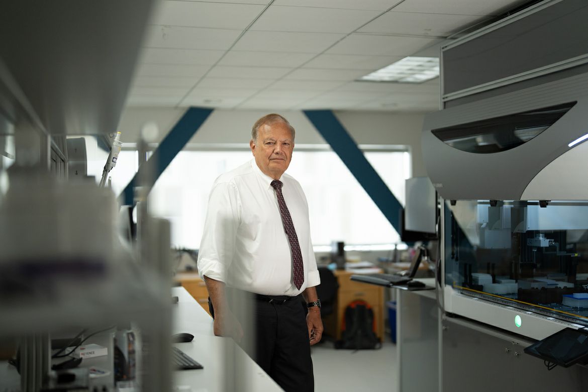 Photo | Dennis Slamon — wide shot in his laboratory | UCLA