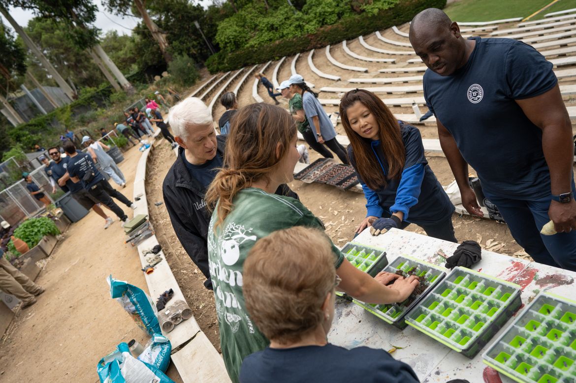 Photo | UCLA Chancellor Gene Block and his wife, Carol, join students ...