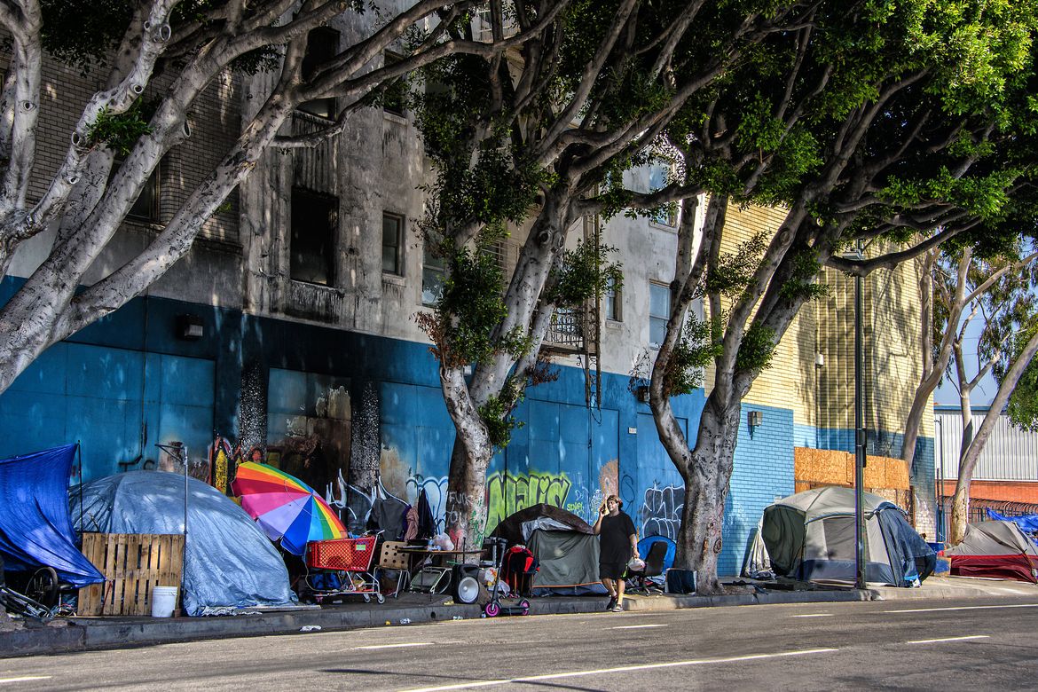 Photo | Tents line a sidewalk in Skid Row Los Angeles | UCLA
